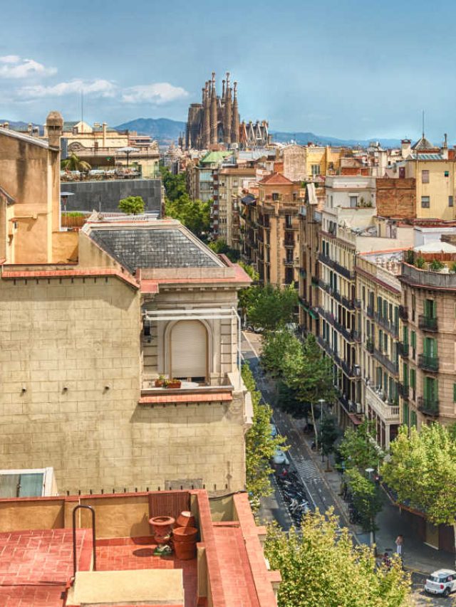 Barcelona Weekend Trip Guide - Groups Are A Trip